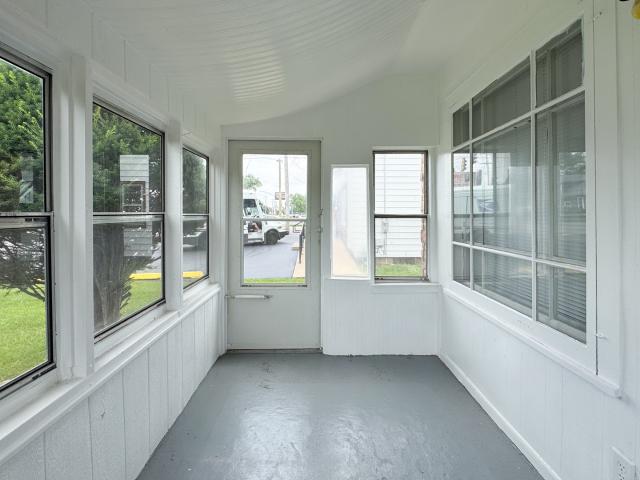 129 E Riverside Boulevard