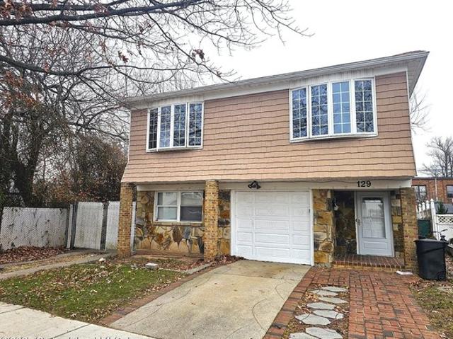 129 Forest St, Staten Island, NY 10314