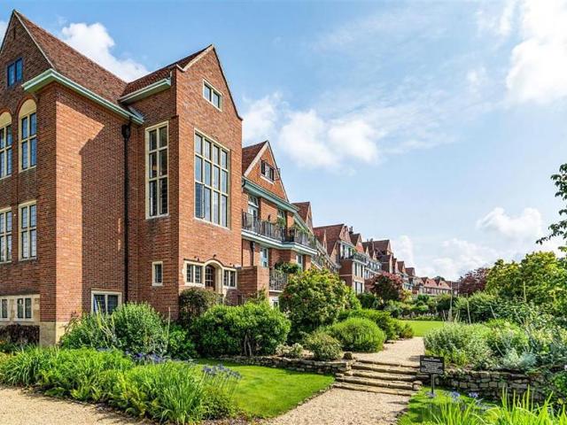 129 King Edward Vii Apartments, Kings Drive, Midhurst, West Sussex GU29, 2 bed flat to rent, £1,750 pcm | PrimeLocation