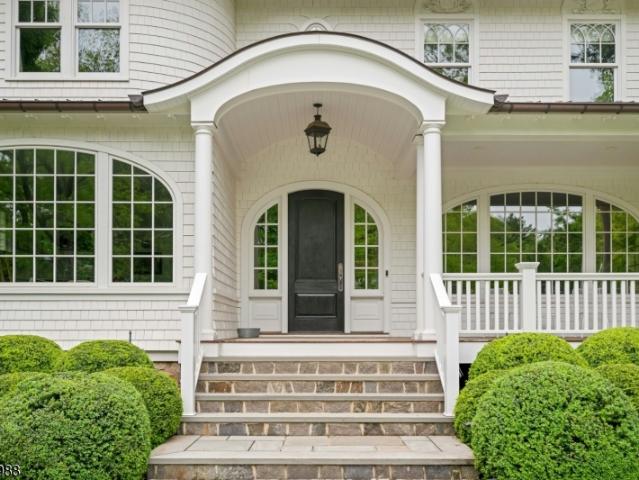129 Hobart Ave