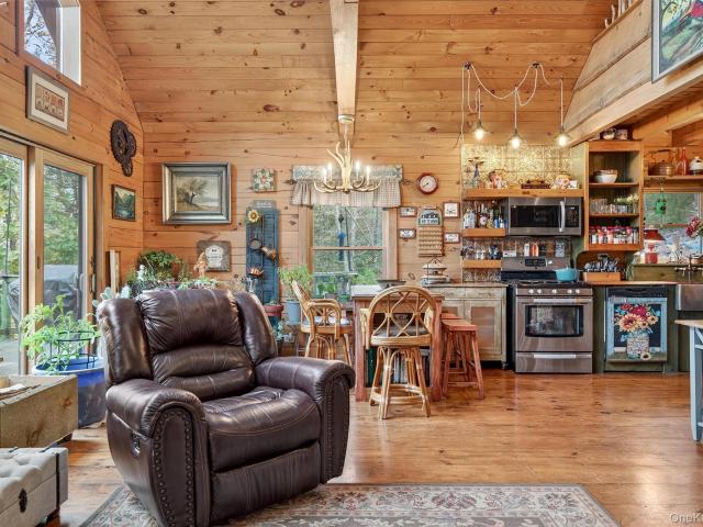 129 Hallock Road
