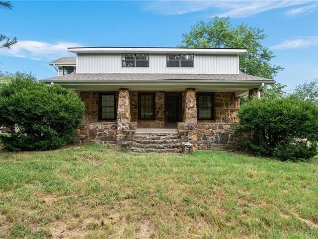 129 Hickory Trl, Mountainburg, AR 72946