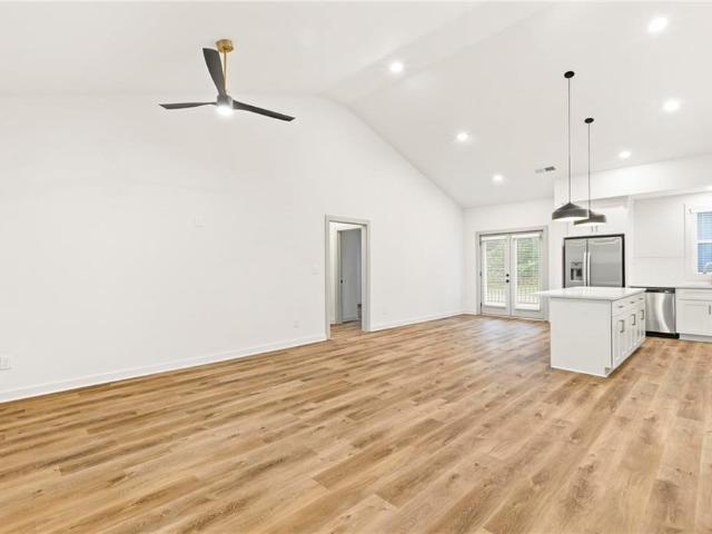 129 Hilltop Drive SW