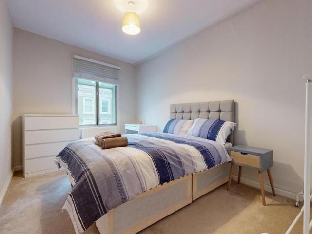 129 Ifield Road, London, SW10 2 bed apartment to rent £3,300 pcm £762 pw