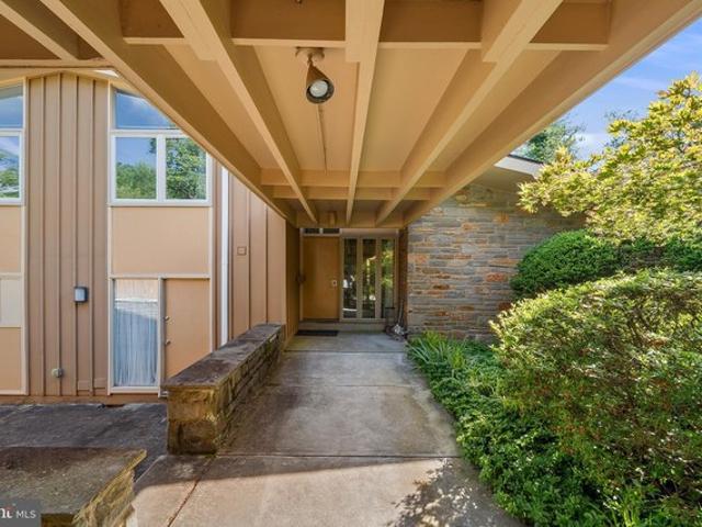 129 Locust Grove Rd, Bryn Mawr, PA 19010