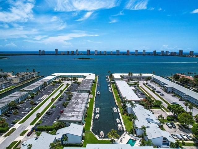 129 Lehane Ter Apt 133, North Palm Beach, FL 33408