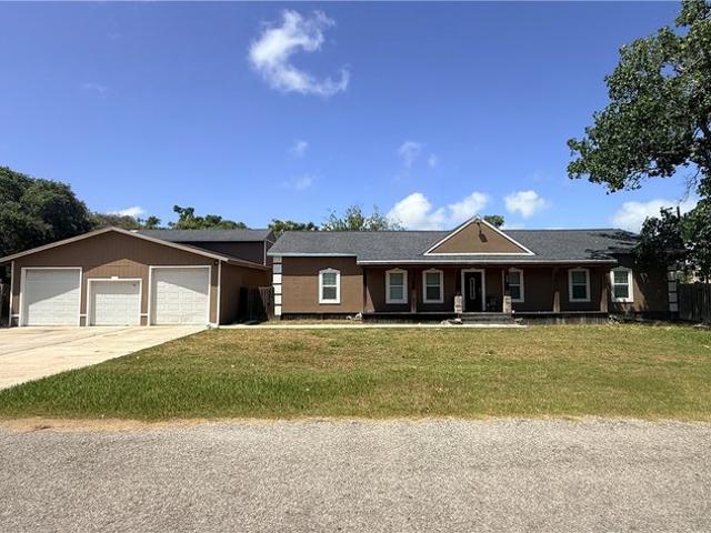 129 S Verne St, Rockport, TX 78382