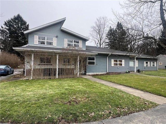 129 S Buhl Farm Dr, Hermitage, PA 16148