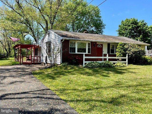 129 S Limerick Rd, Royersford, PA 19468