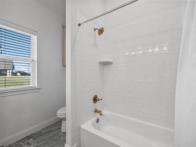 129 Southern Ct, Springtown, TX 76082 | MLS #21287