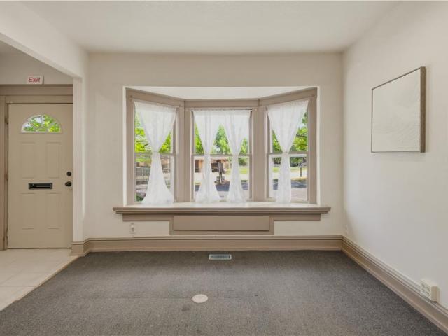 129 W 23rd Street S