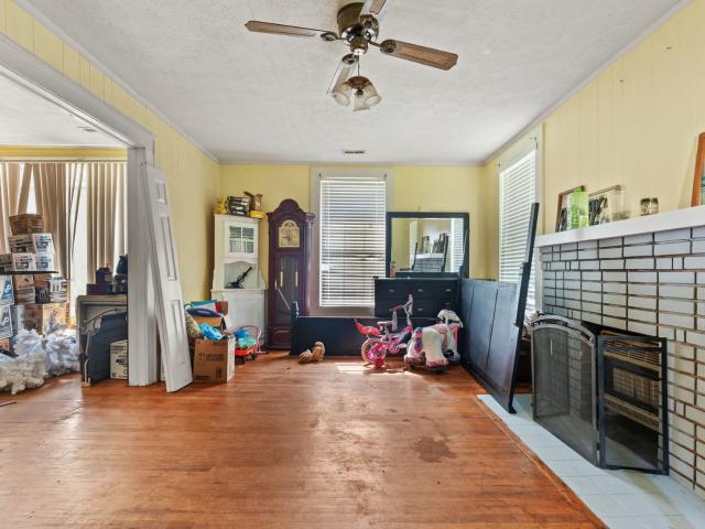 129 W Ellawood Avenue