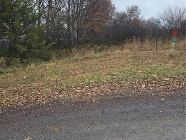 129 Woodcut Dr, Linn Valley, KS 66040