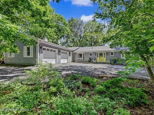129 Wagoner Ln, Hawley, PA 18428
