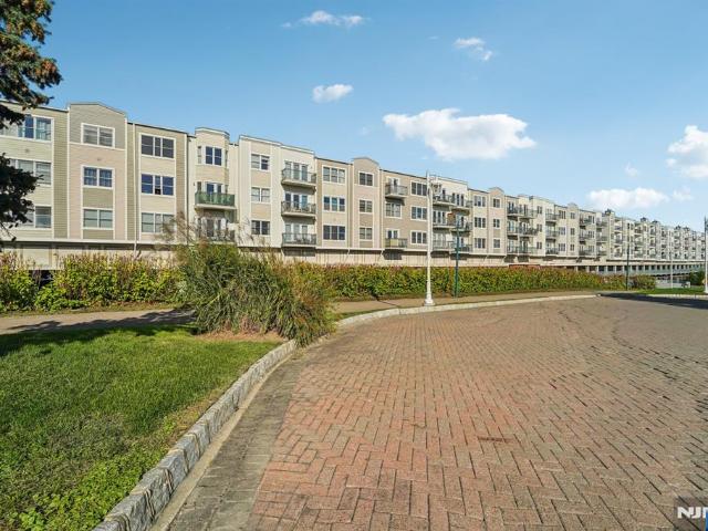 129 The Promenade, Edgewater, NJ 07020 | MLS #4024 | Compass