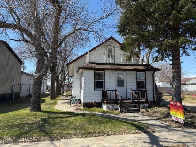 12 4th Street N, Wishek, ND 58495