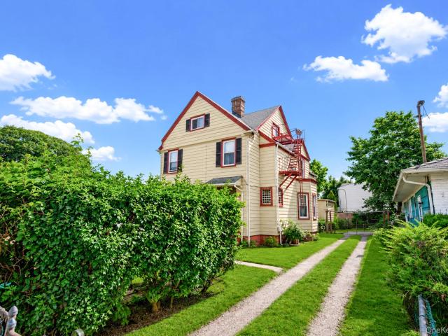 12 52 Bay Park Place