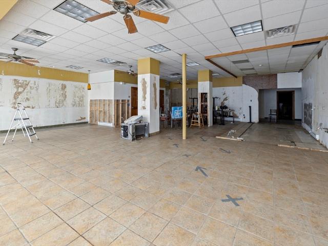 12 14 E Main St
