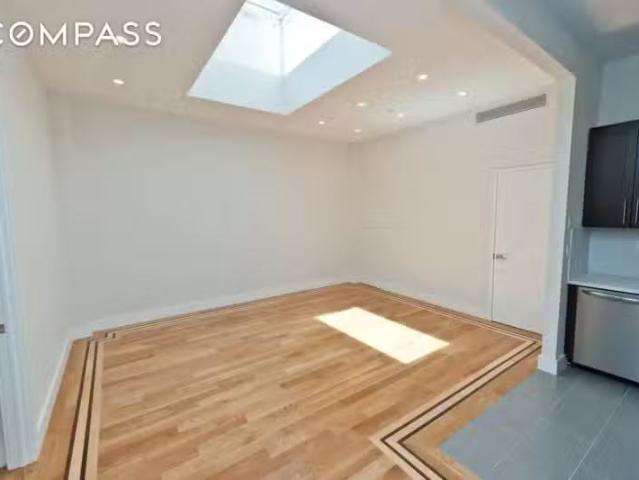12 21 Astoria Boulevard, 2, Queens, NY 11102