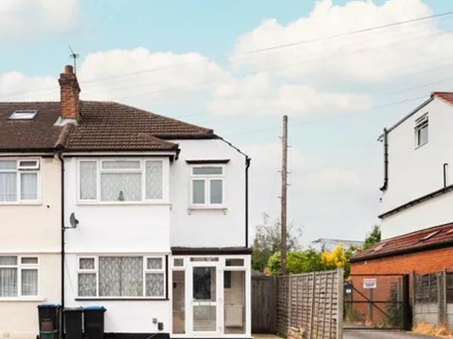 12 Tadworth Avenue, London, KT3 6DJ, United Kingdom | 3 bed duplex for rent #168163812 | Rentberry