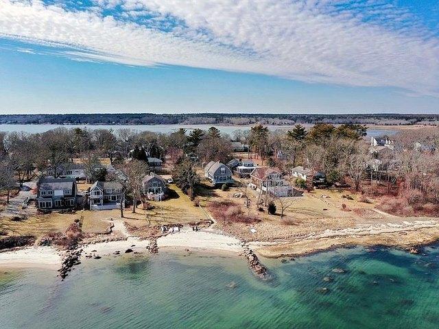 12 Taunton Ave, Marion, MA 02738