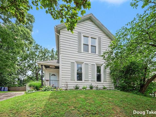12 Travis St NE, Grand Rapids, MI 49505