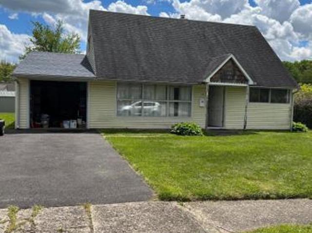 12 Trellis Rd, Levittown, PA 19056