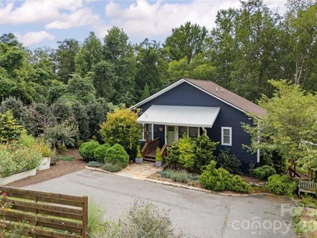 12 Twig Ln, Asheville, NC 28803
