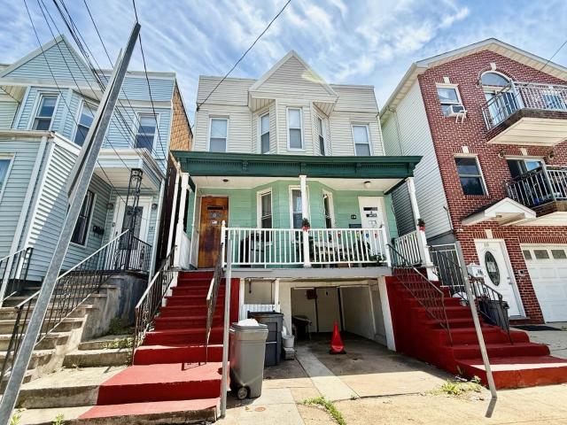 12 Van Wagenen Ave