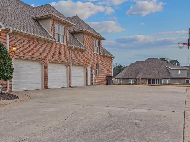 12 Victor Drive