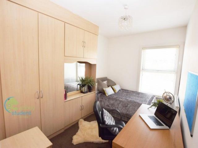 12 Vicars Cross Road, CH3 5NL