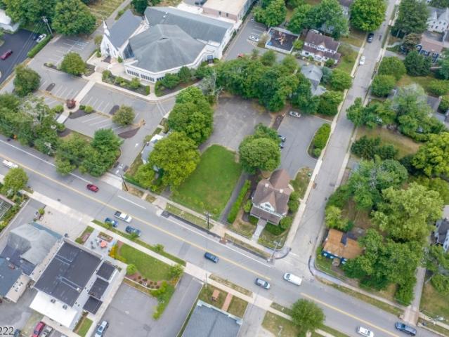 12 W Main St
