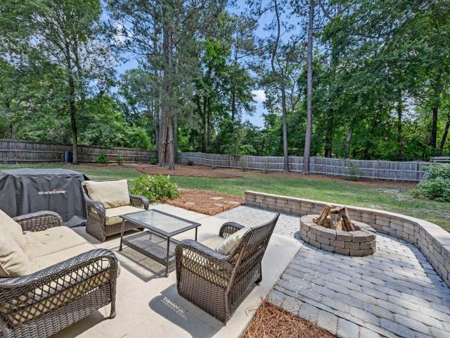 12 W Canterbury Court
