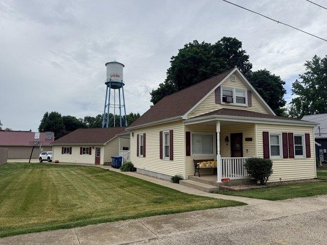 12 W Park Ave, Cherry, IL 61317