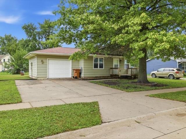 12 Washington Pl, Grinnell, IA 50112