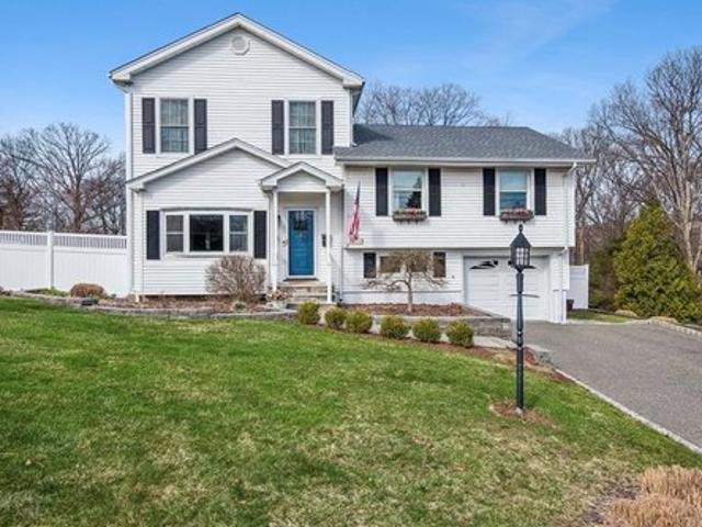 12 White Birch Ter, Kinnelon, NJ 07405