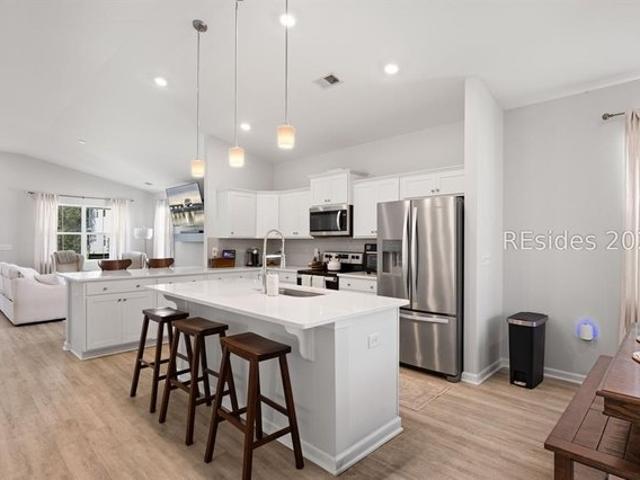 12 Whispering Oaks Cir, Bluffton, SC 29909