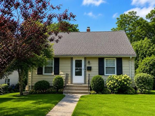 12 Windsor Rd, Hamden, CT 06517