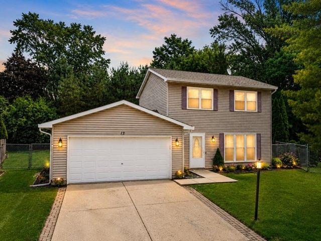 12 Wild Rose Ct, Streamwood, IL 60107