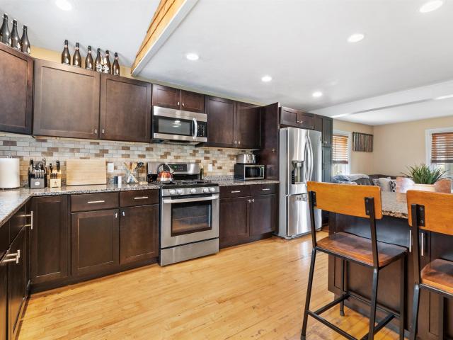 12 Woodbury Avenue
