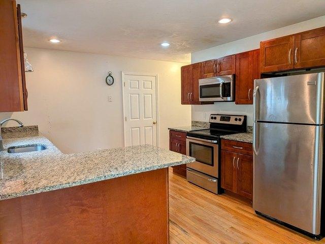 12 Woodbury Ct Unit 12, Salem, MA 01970