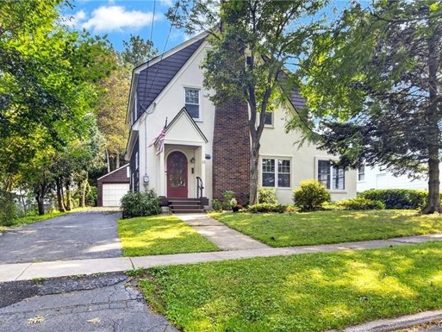 12 Woodland Rd, New Hartford, NY 13413