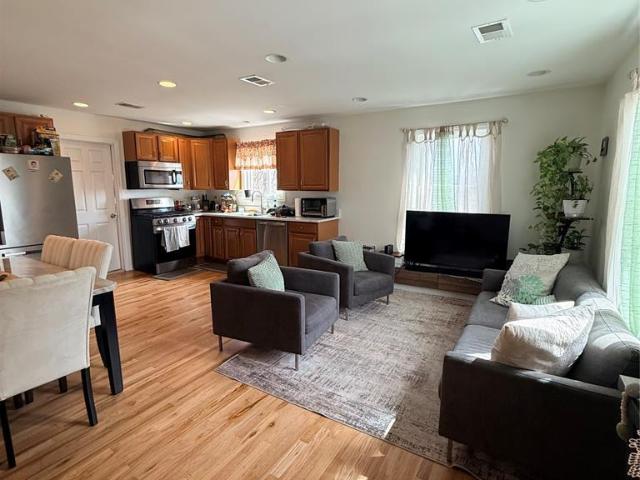 12 Woodside Avenue