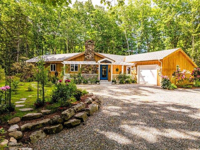 12 Alexander Dr, Rockport, ME 04856