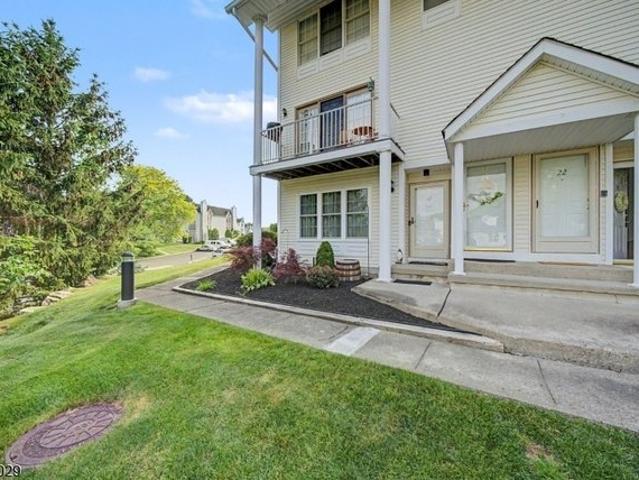 12 Amherst Ct, Hamburg, NJ 07419