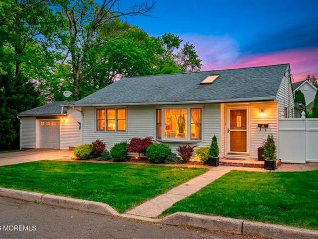 12 Ann Ct, Hazlet, NJ 07730