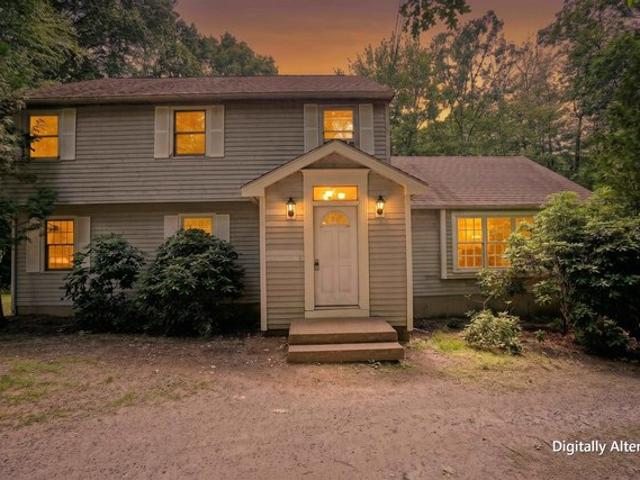 12 Anne Dr, Hampstead, NH 03841