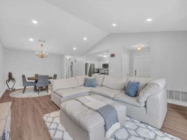 12 Augusta Dr # 12