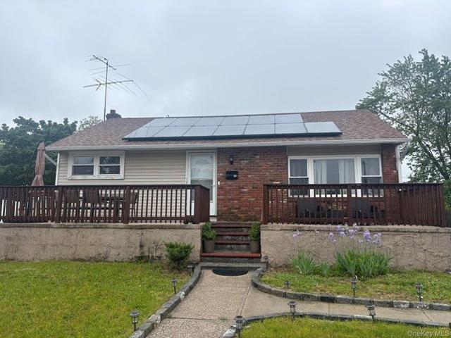 12 Avon Dr, Amityville, NY 11701