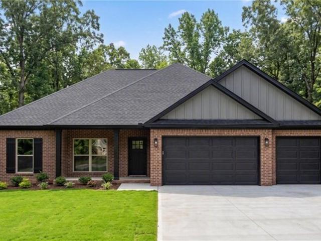 12 Banff Ln, Bella Vista, AR 72715